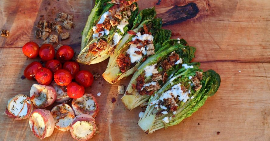 Lecker gegrillter mediterraner Salat - LivingBBQ.de